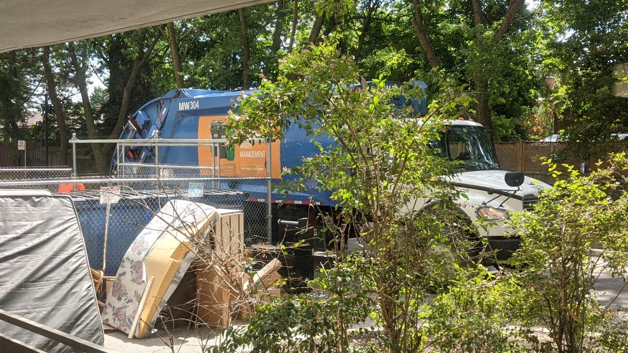 (Long Video) Rear Loader Garbage Truck Collecting Bulk Waste - YouTube