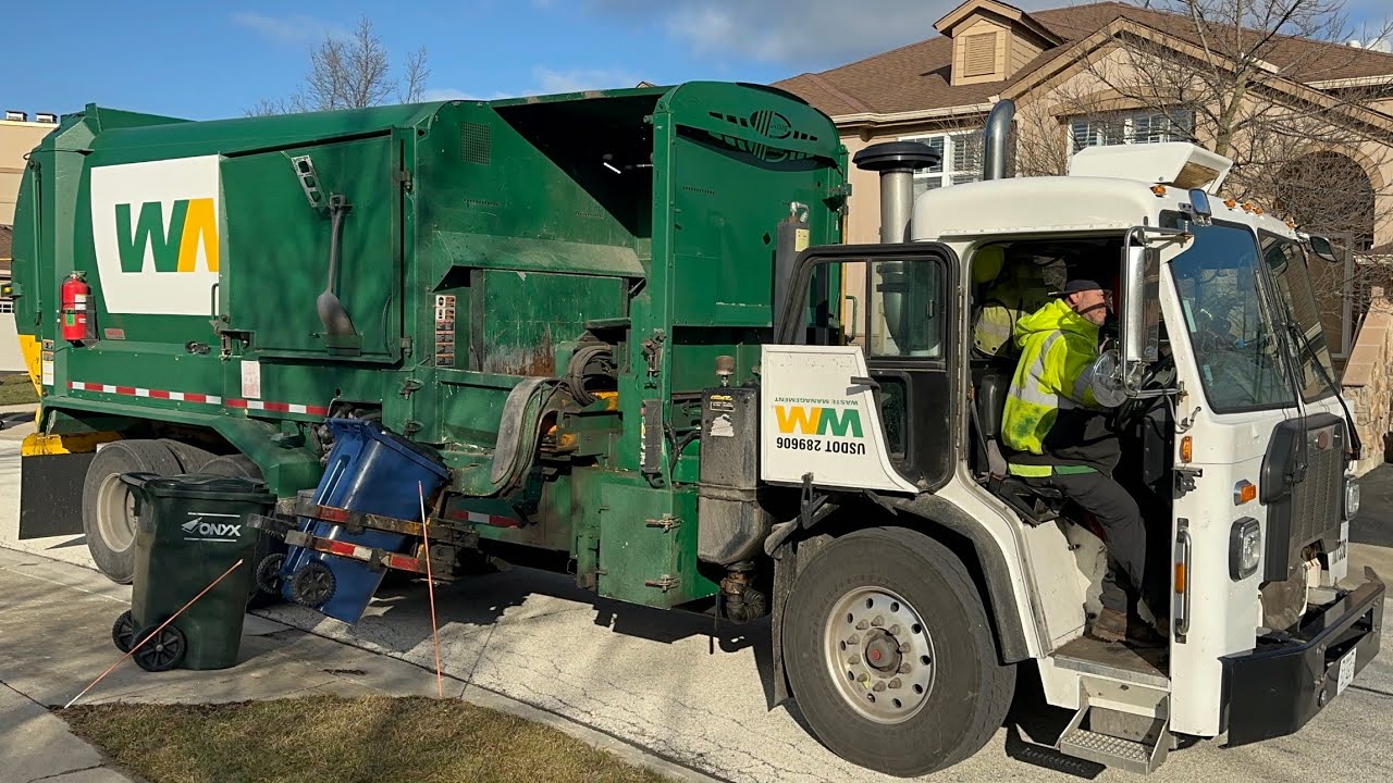 WM Pete 520 Labrie Helping Hand Garbage Truck on Cool Carts - YouTube