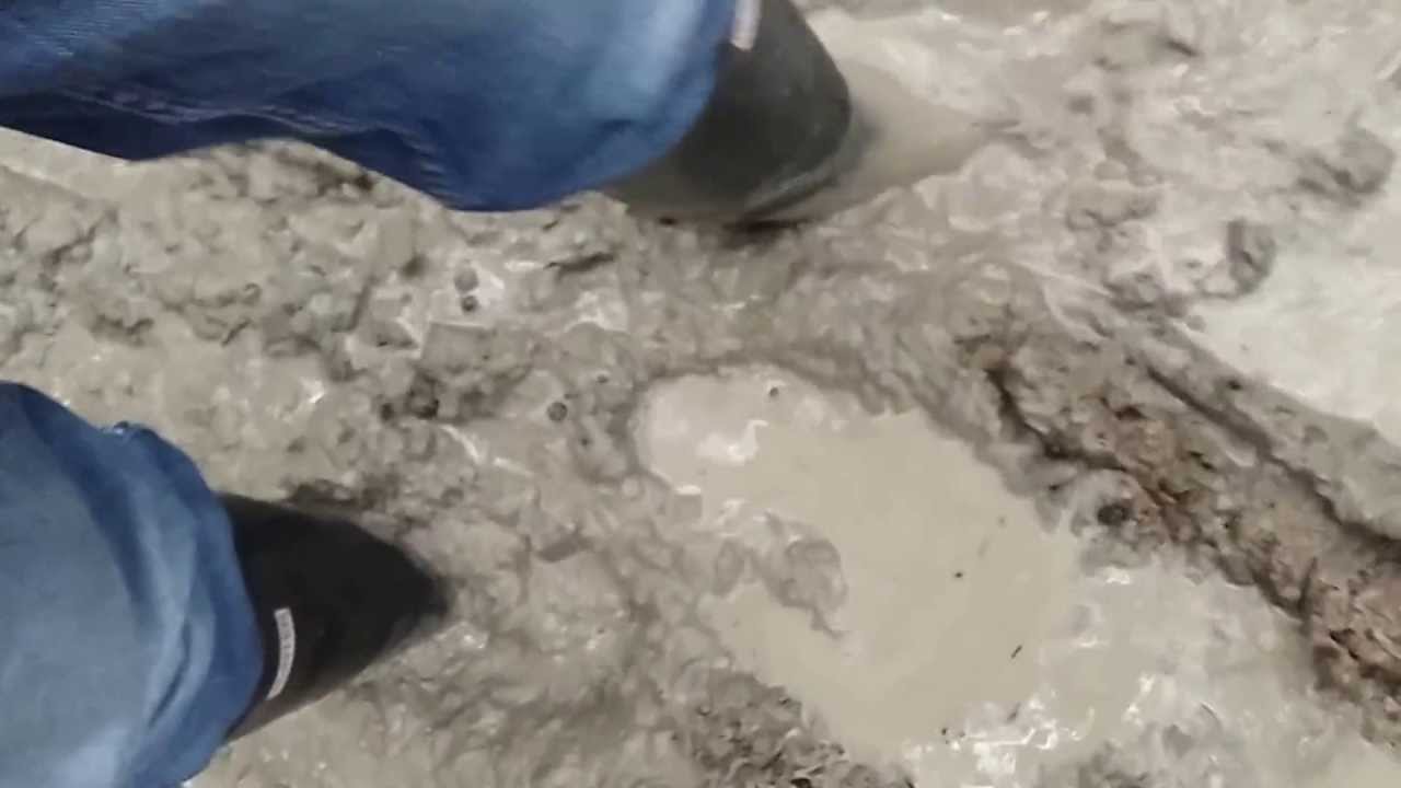 Hunters in mud - YouTube