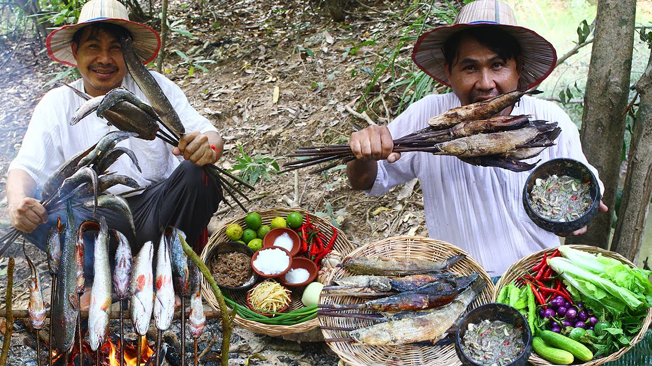 Grilled Fish Eat with Salted Fish Paste and Vegetable so Delicious ...