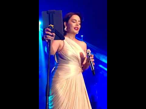 Ebru gündeş yıkıla yıkıla canlı performans