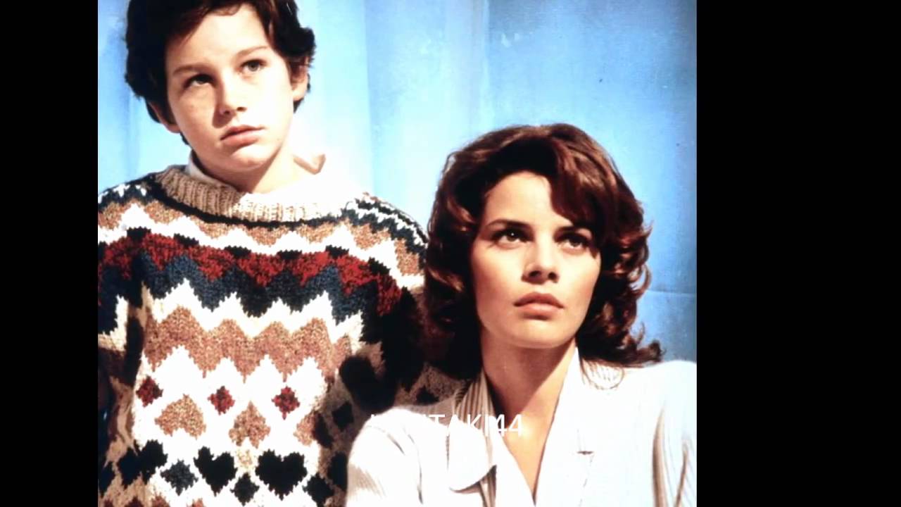 Disperatamente Giulia (HD) Pergjithmone Xhulia -- The soundtrack - YouTube