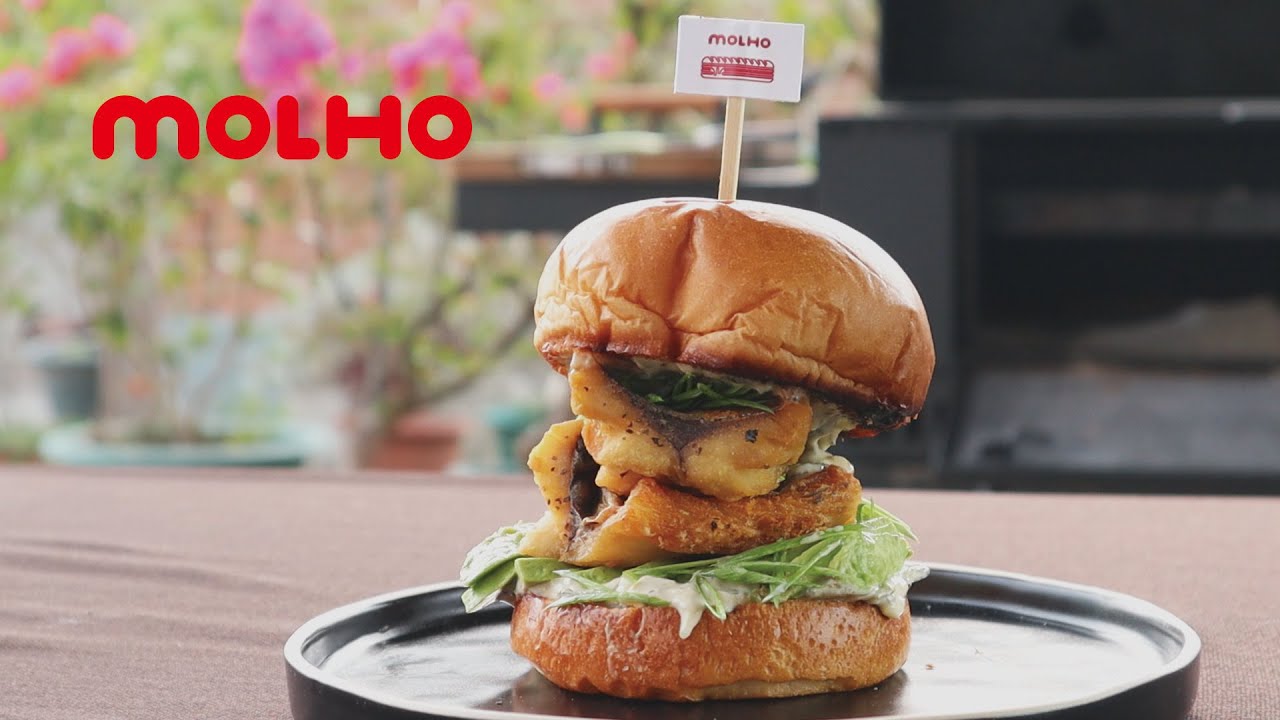 【Mackerel burger｜鯖魚漢堡｜Molho restaurant】 - YouTube