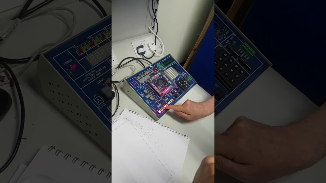 Programming a CPLD chip - YouTube
