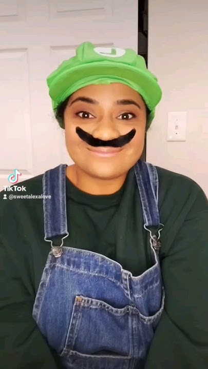 🙂💚 Luigi Supermariobros Mario Princesspeach Mariokart Silly Cosplay Blerd Blacknerd