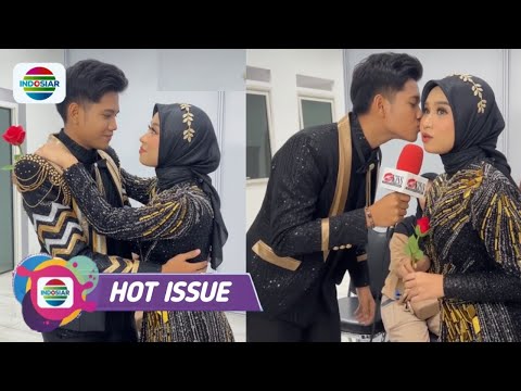 Didepan penonton studio5!! Valen tak ragu cium Mila dan berikan bunga didepan semua penonton.