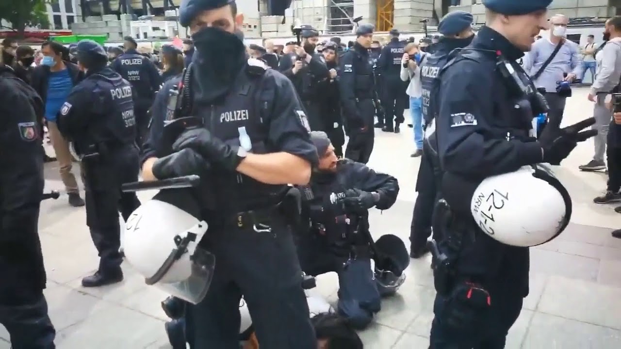 Festnahme von Lisa Licentia auf Anti-Corona-Demo in Köln (alle Videos ...