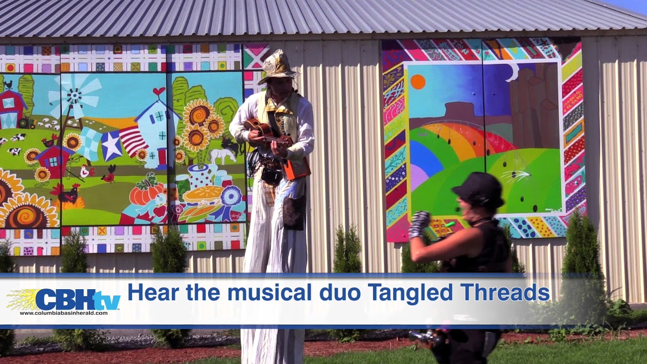 Musical duo Tangled Threads at the Grant County Fair 2017, Moses Lake ...