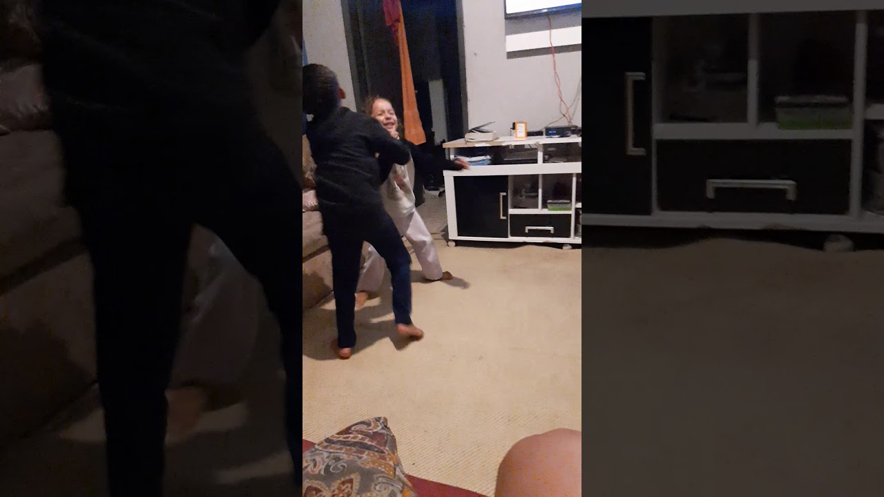 Eu E Minha Irmã Brincando De Lutinha Youtube