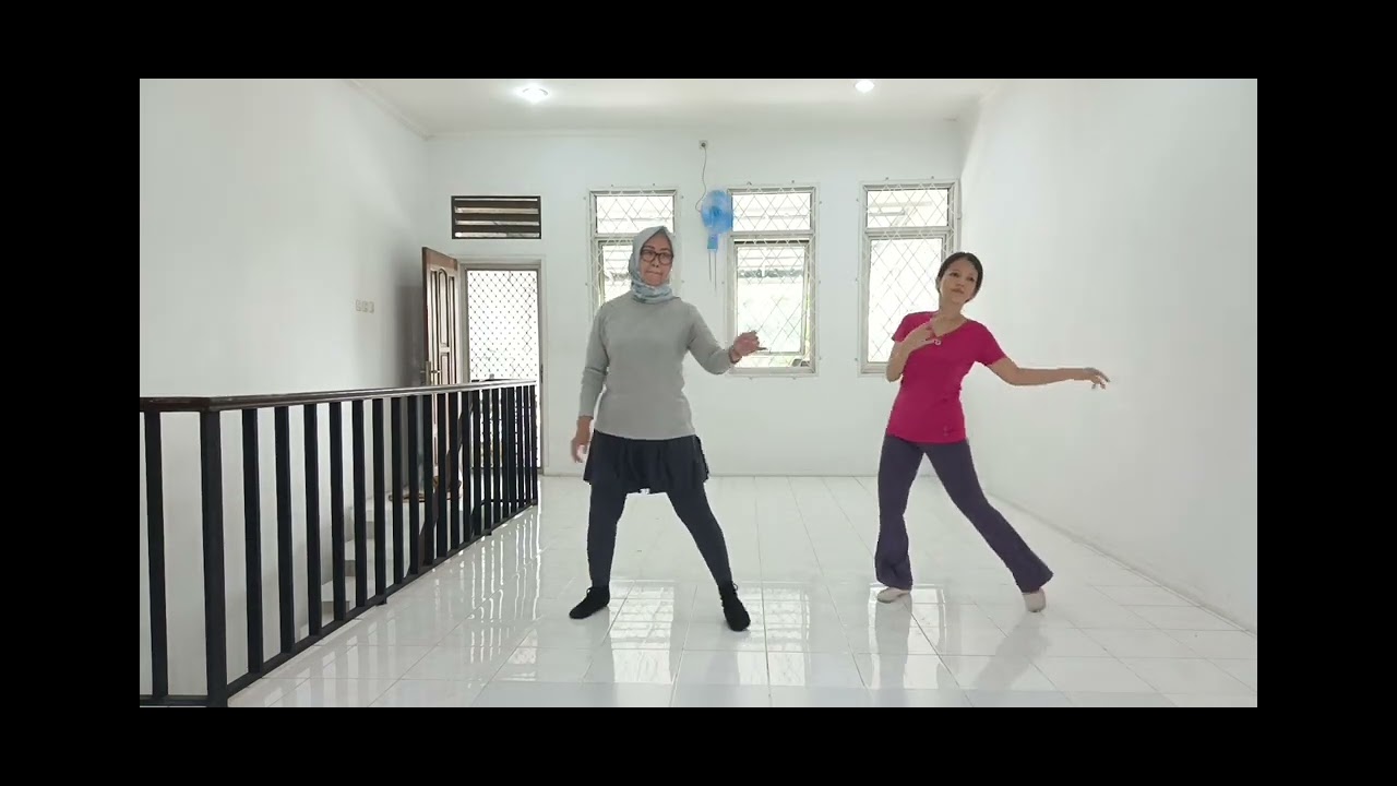 Cry To Me Line Dance (YoDan Class) - YouTube