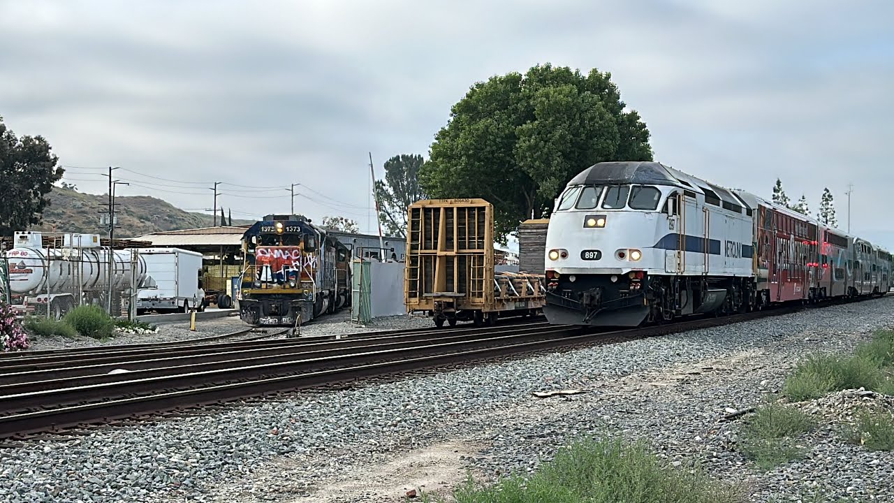 Metrolink Passenger Trains at Santa Clarita, California (ft. Metrolink ...