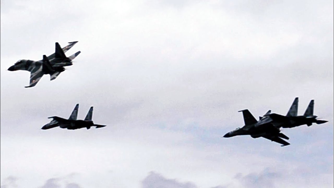 Sukhoi 27/30 TNI-AU Low Bomb Burst Maneuver! - YouTube