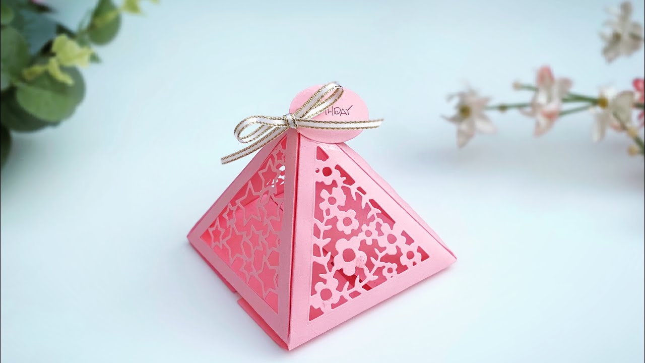 How to make a Sizzix Triangle Gift Box - Cách làm hộp quà từ khuôn của hãng Sizzix - YouTube