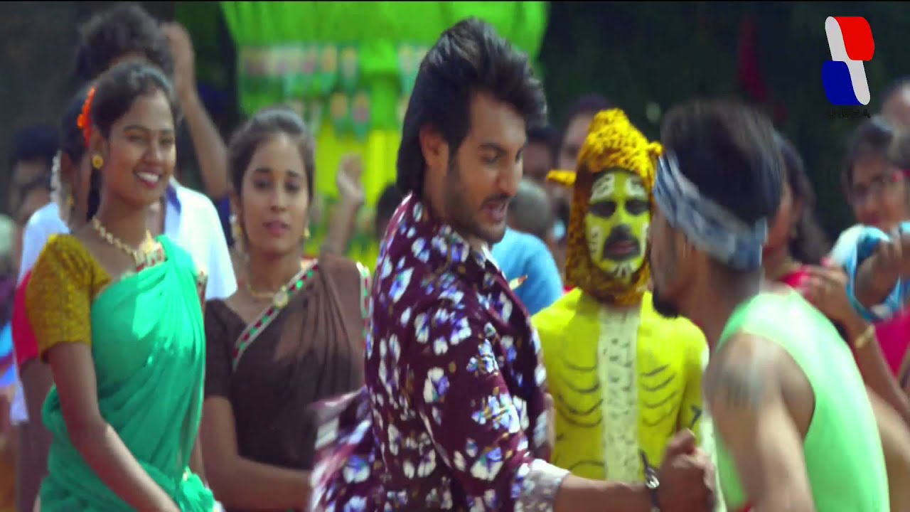 Garam Movie - Garam Garam Song Promo - YouTube