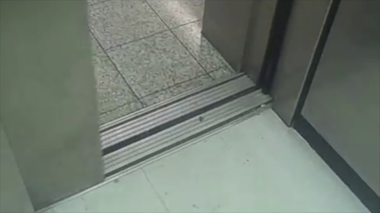 GAL Elevator At LaGuardia Airport Terminal B In East Elmhurst Queens ...