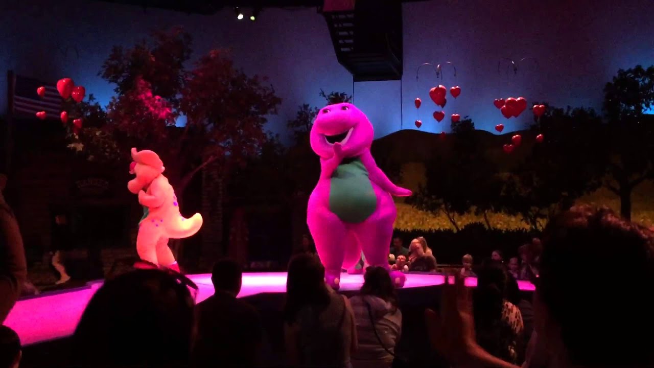 Barney Does the Nae Nae and Dabs During Show at Universal - YouTube