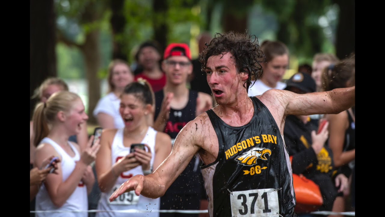 Runners makes splash at the Steve Maas Run-A-Ree at Hudson's Bay - YouTube