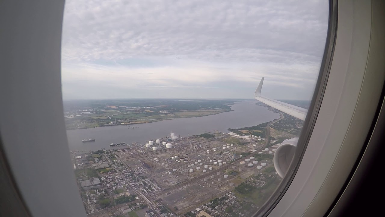 American Airlines Airbus A321 landing in Philadelphia N124AA - YouTube