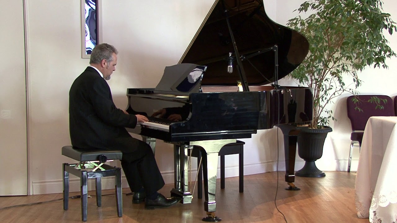 Moment Muzical de Pianistul Octavian Iacob - YouTube