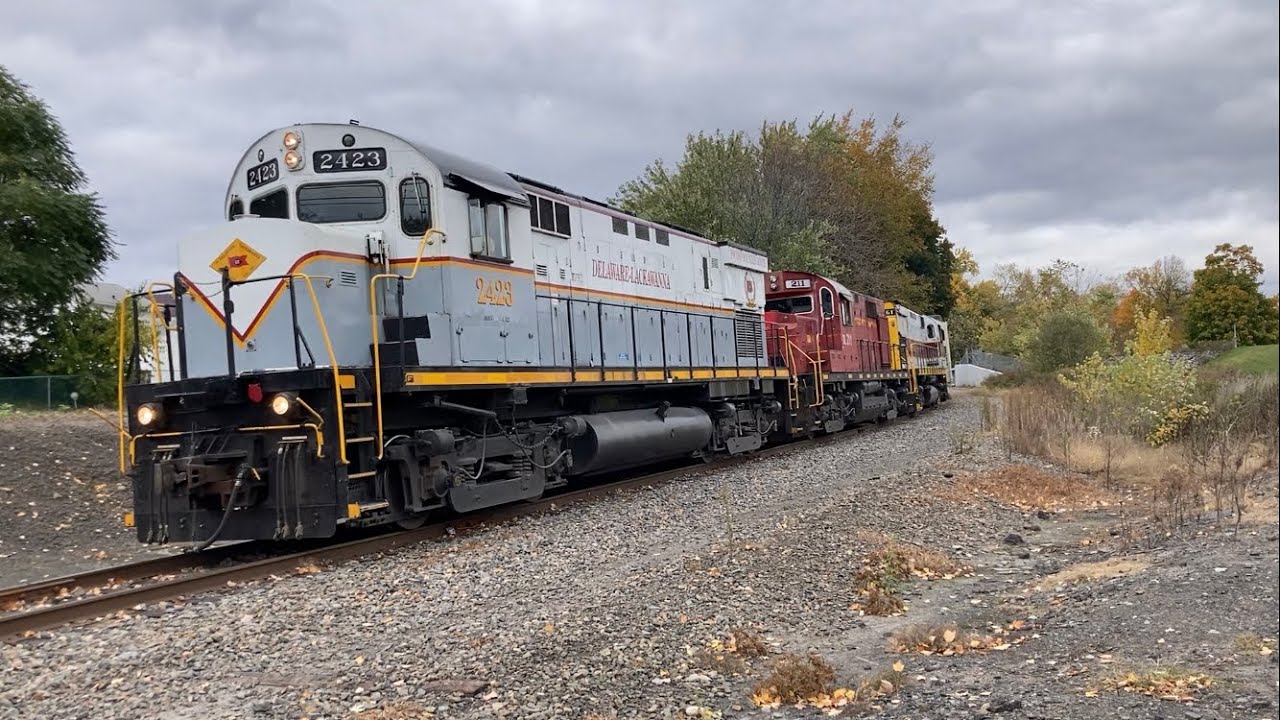 Corporate and EL colors head south from Carbondale in the cold - YouTube
