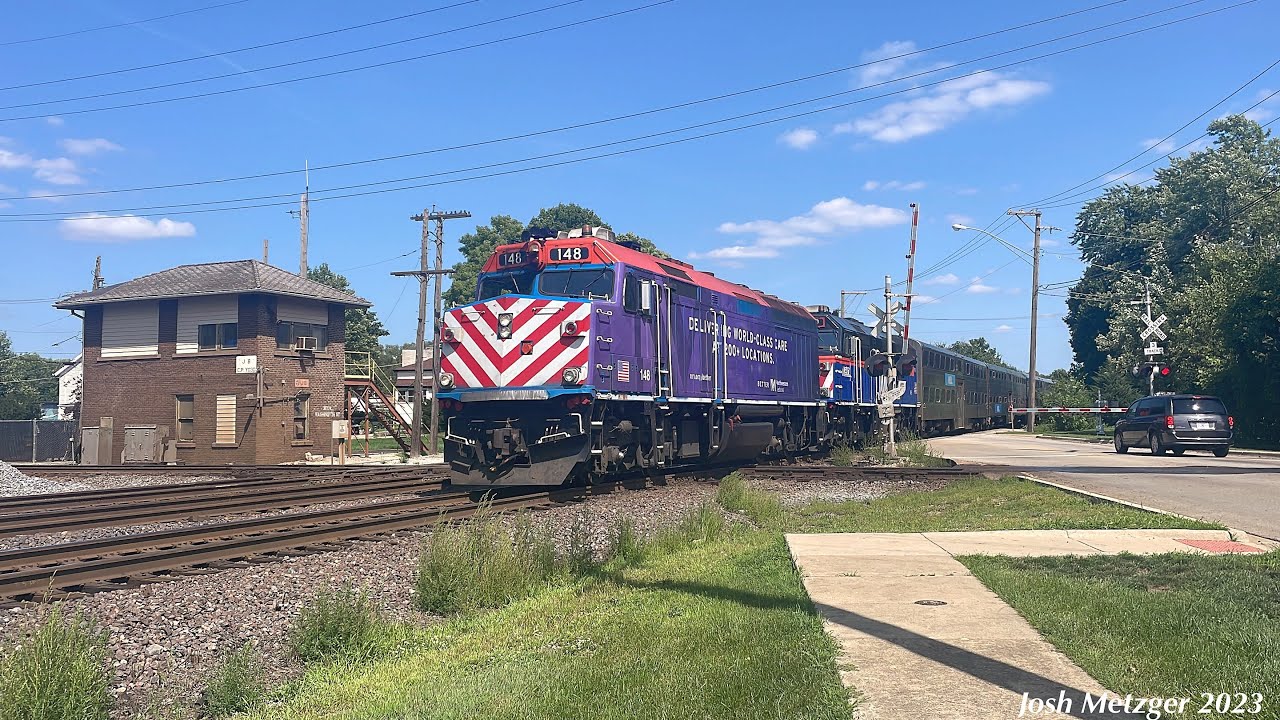 Metra West Bound w/ METX F40PH-3s #’s 148 and 149 @ Washington St in ...