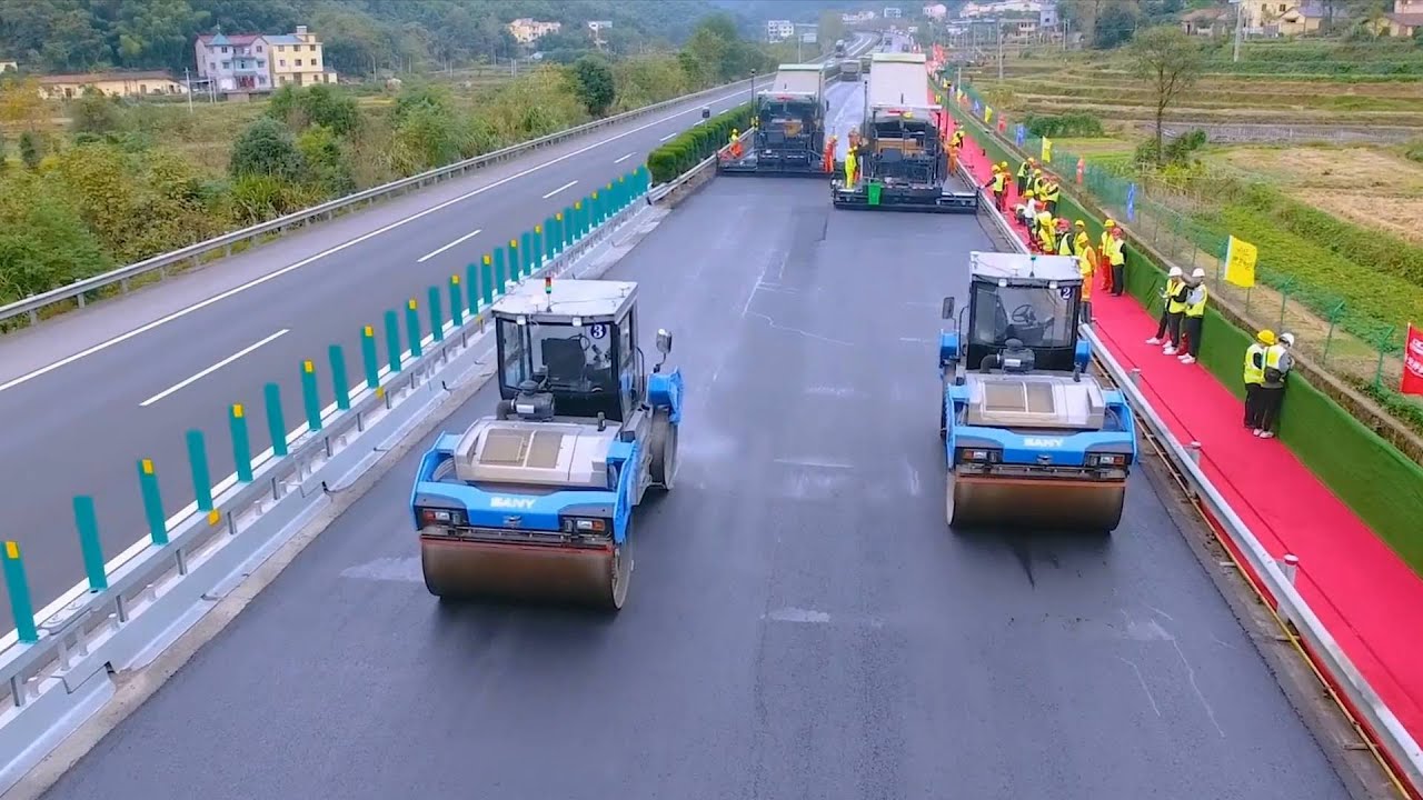 How do unmanned road pavers and rollers help maintain highway - YouTube