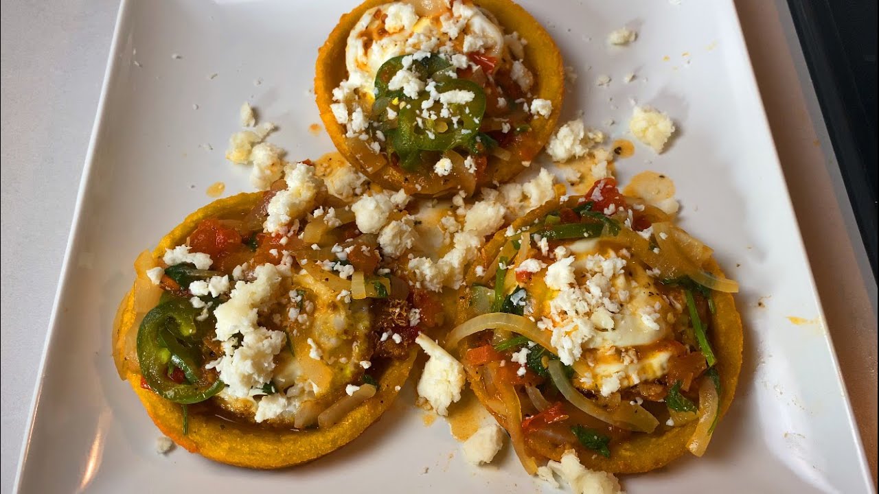 Huevos Rancheros Sope - YouTube