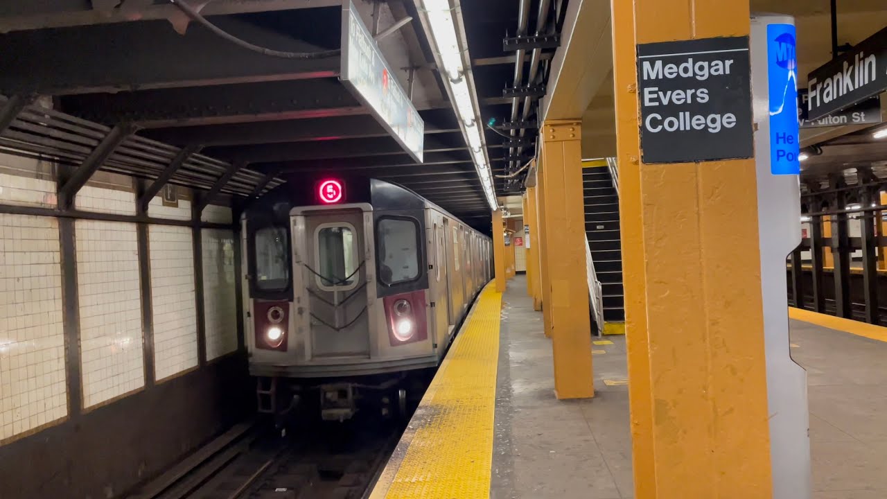 IRT Eastern Parkway Line: R142/R142A 4, 5 Local Trains at Franklin ...