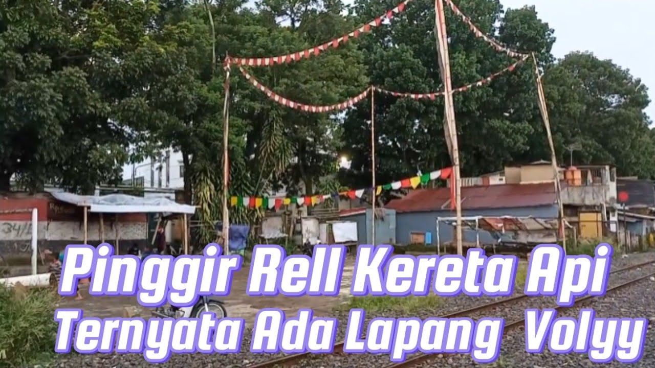 Jalan Jalan Di Atas Rell Kreta Api - YouTube