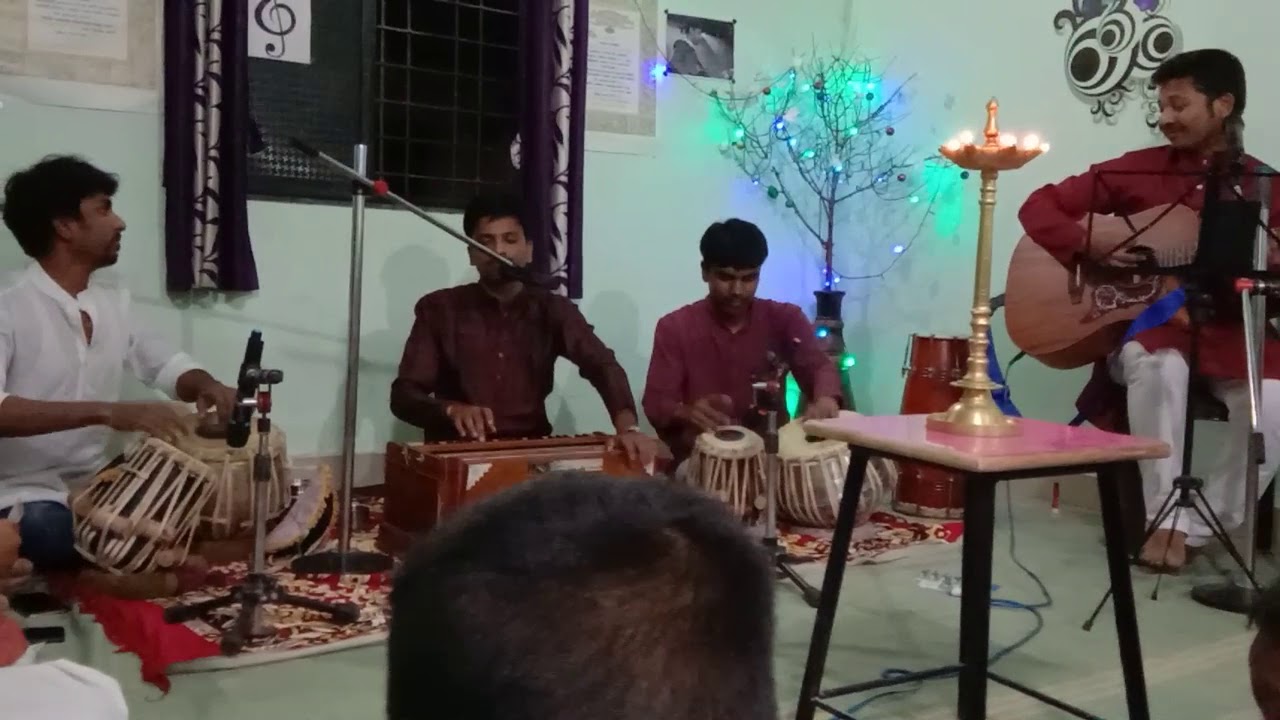 हे सुरांनो चंद्र व्हा....🎶by Akshay Halkanche..🎹 - YouTube