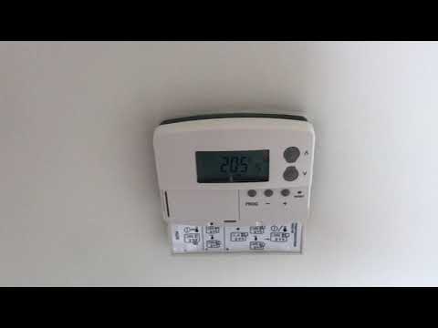 Set the Time & Date on Danfoss TP5000si roomstat.#howto #theheatingpro.com #danfoss
