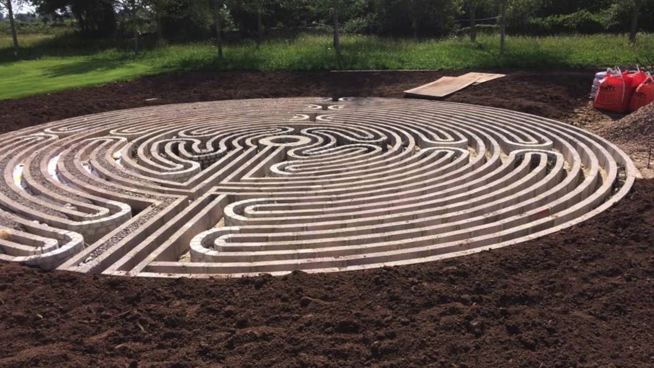The Unicursal Labyrinth Maze - YouTube