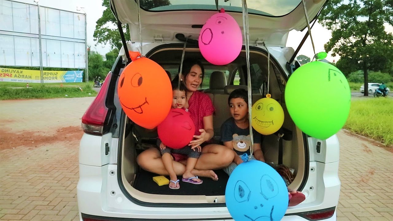 SERUNYA PECAHIN BALON ADA SURPRISE KINDER JOY DAN CANDY ELSA ,, POPPING ...