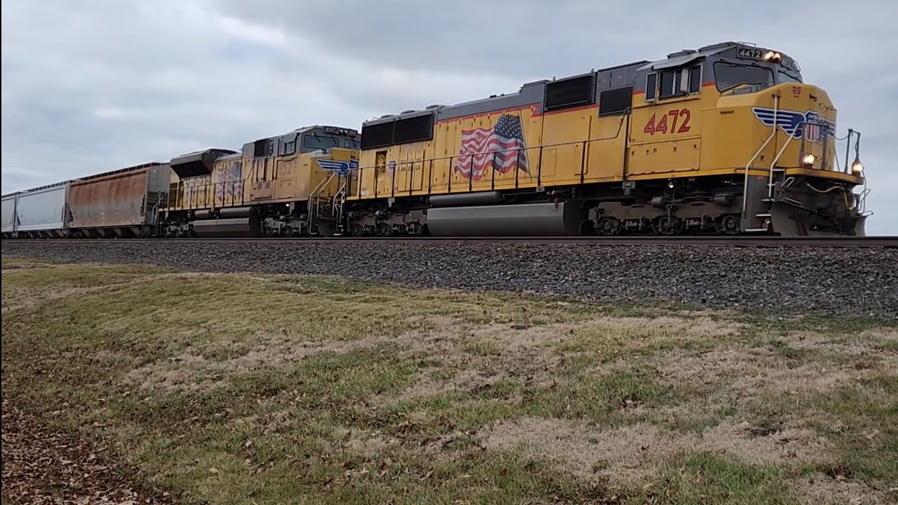 1/4/23--Union Pacific Leads CSX Freight Train - YouTube