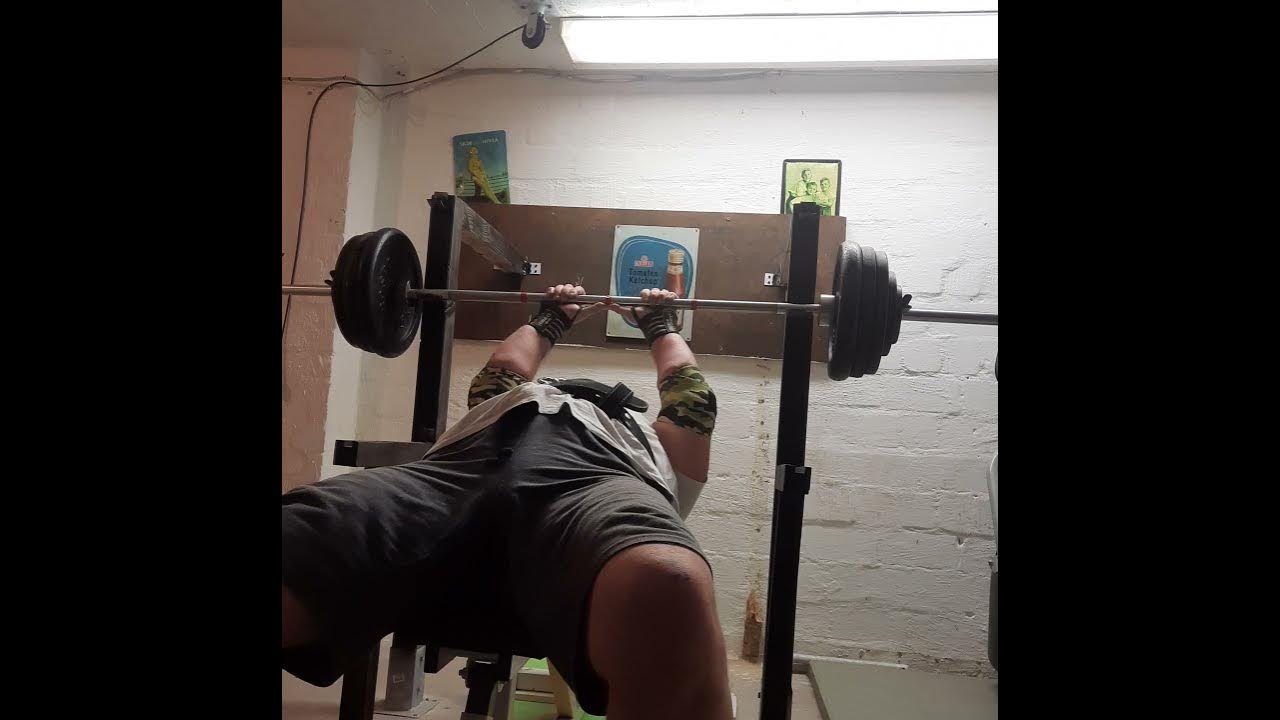 Benchpress,very tight,single/long paused,144kg,49Jahre,118kg - YouTube