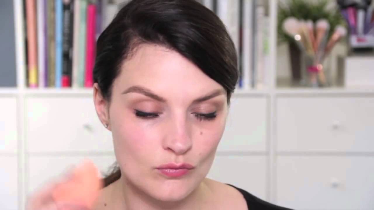 Miracle Complexion Sponge Tutorial - YouTube