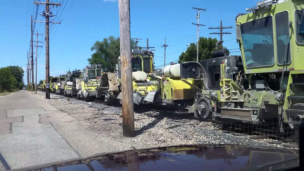 CSX MOW Equipment Parked - YouTube