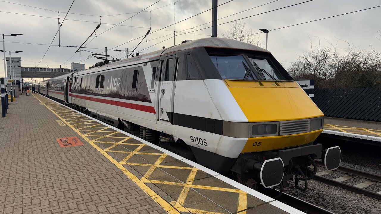 LNER Electra Class 91 91105 departs Newark Northgate with 1Y84 York to ...