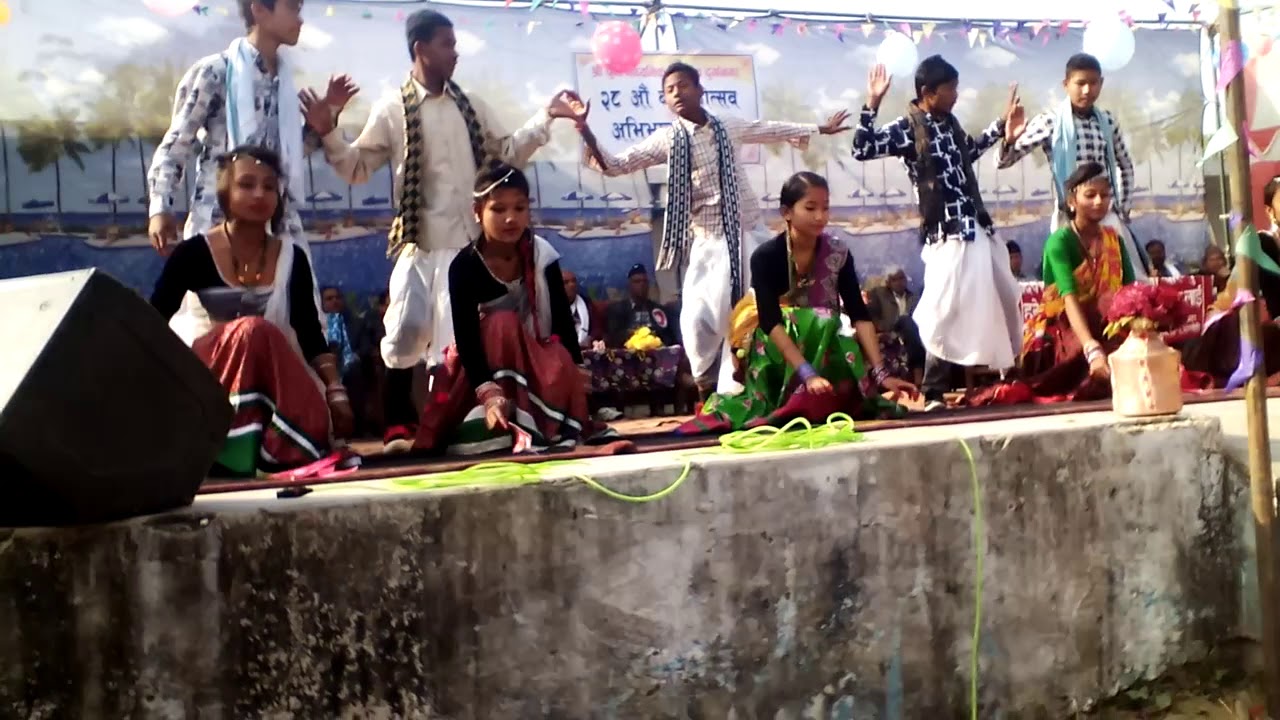 Tharu Boys Nd Girls DancinG In Tharu Song//School Function// - YouTube