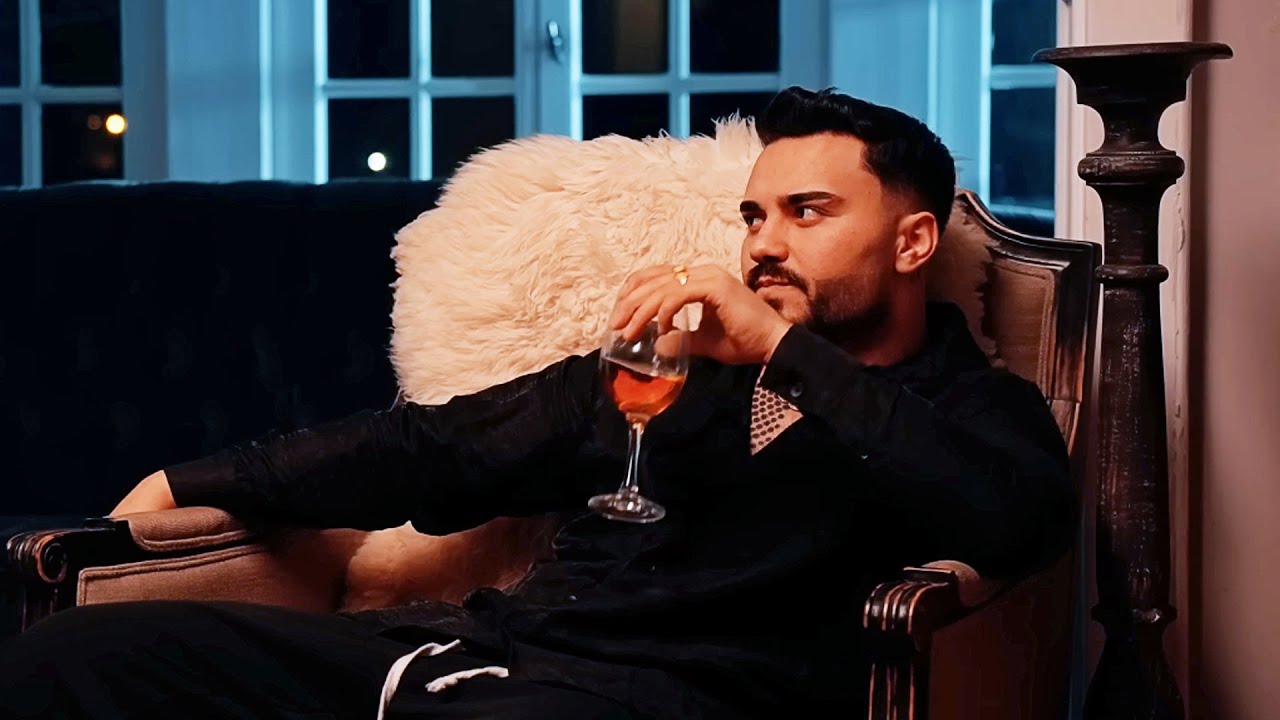 JADOR - Esti un prost [Videoclip Oficial] 2023 - YouTube Music