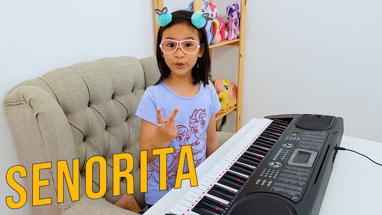 Keyboard | Easy Piano Senorita Song | First Time Playing - YouTube