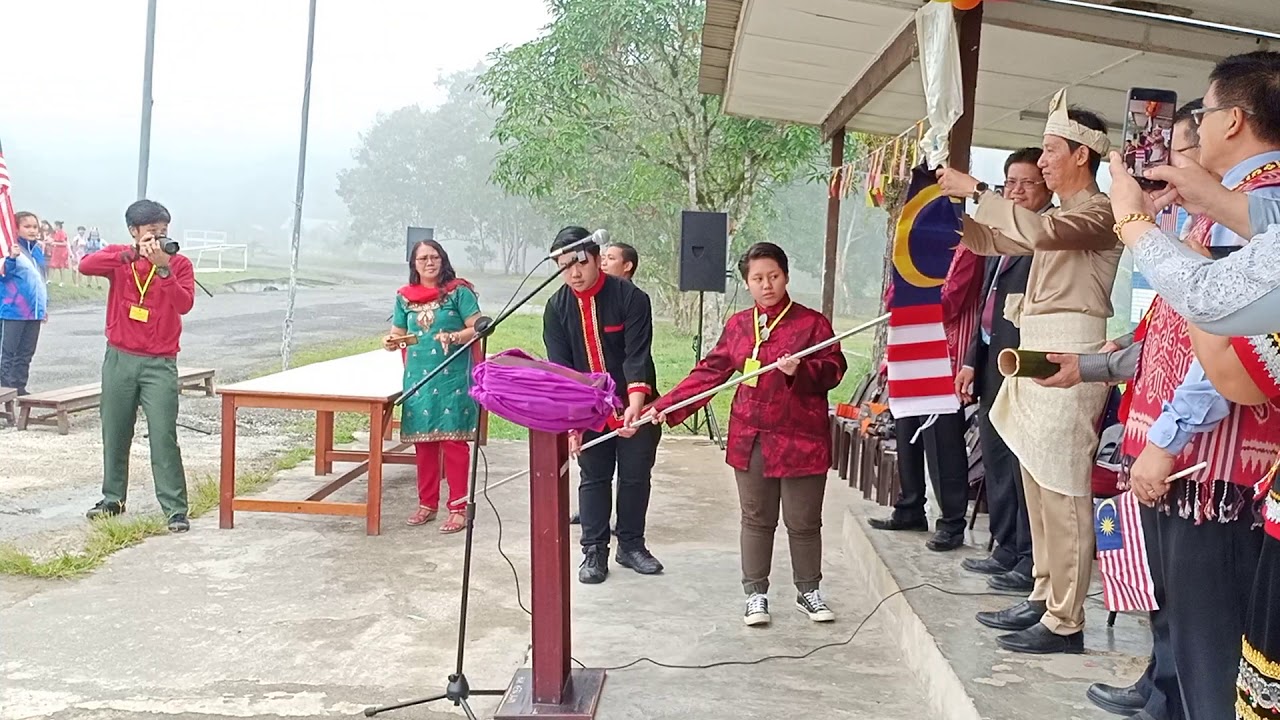 SMK LAKE Bau | Gimik pelancaran Hari Malaysia 2019 [LAKERS] - YouTube