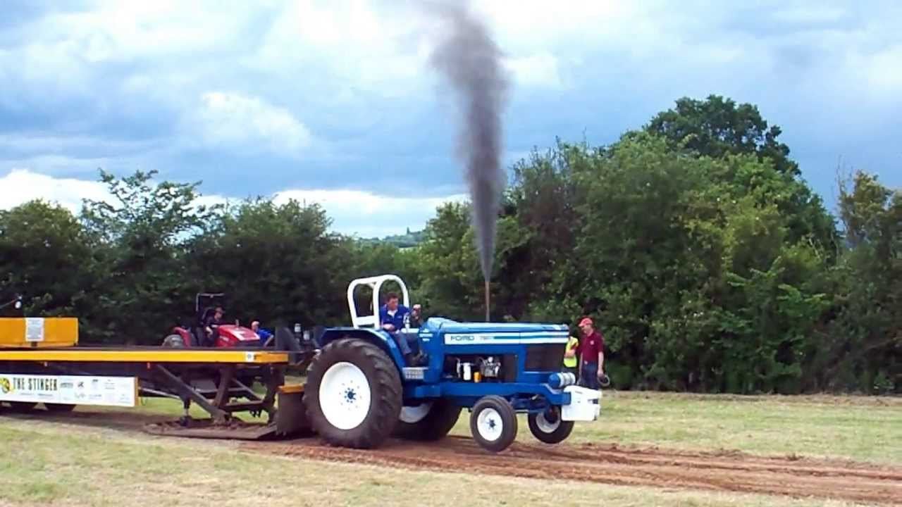 Ford 8100 tractor pulling - YouTube