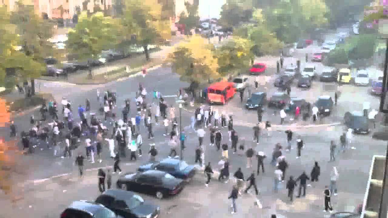 BRUTAL HOOLIGANS FIGHT - YouTube