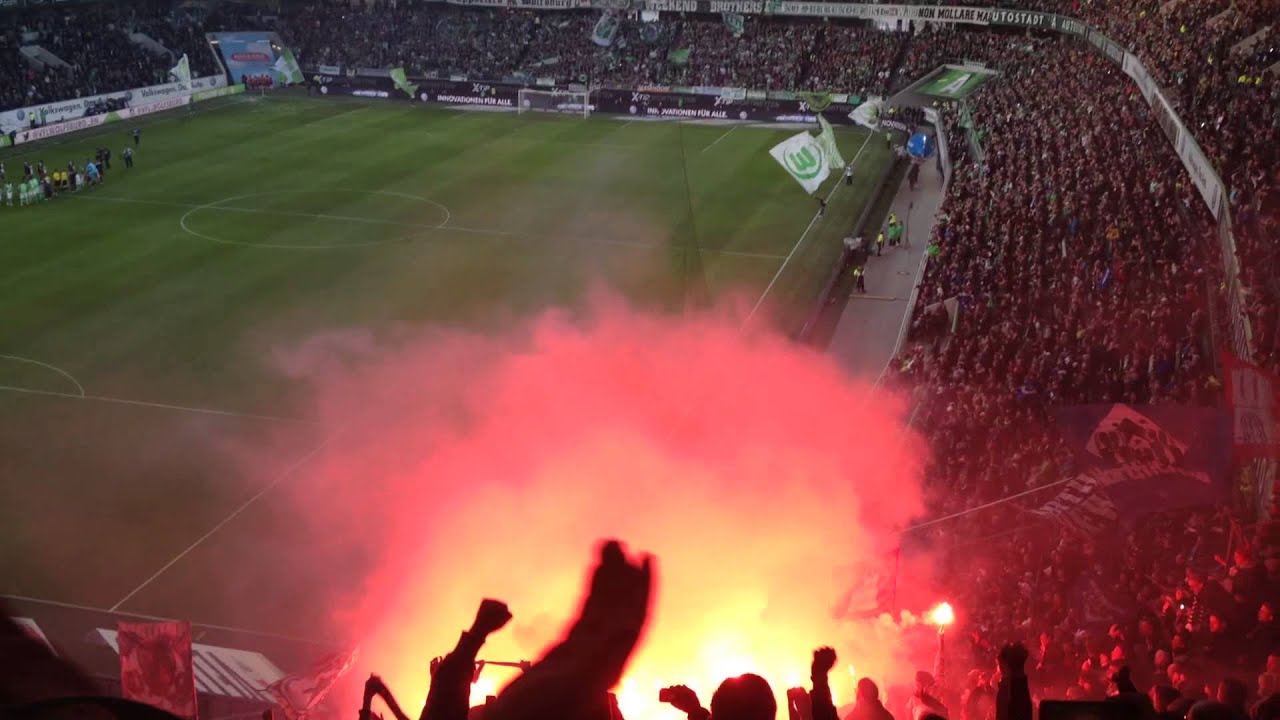 HSV Fans in Wolfsburg ! PYRO IM BLOCK ! 09.11.2014 NUR DER HSV. - YouTube