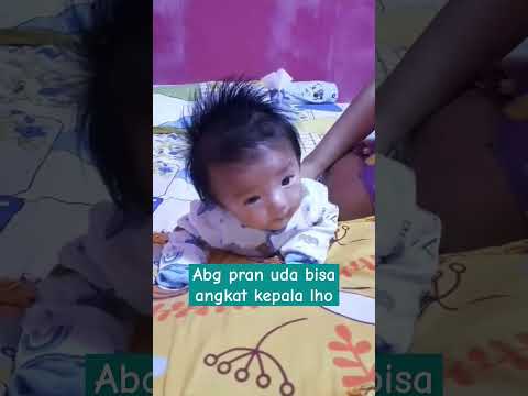 Halo om dan tante Abg uda bisa angkat kepala lho di usia mau 2 bulan🤭 #baby #bayilucu #babyshorts
