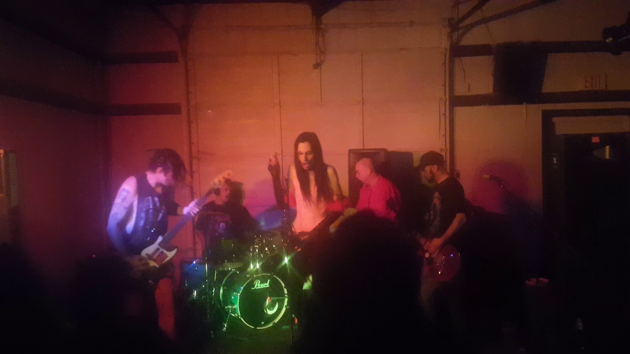 Misery Machine ( Marilyn Manson cover band) - The beautiful people ...