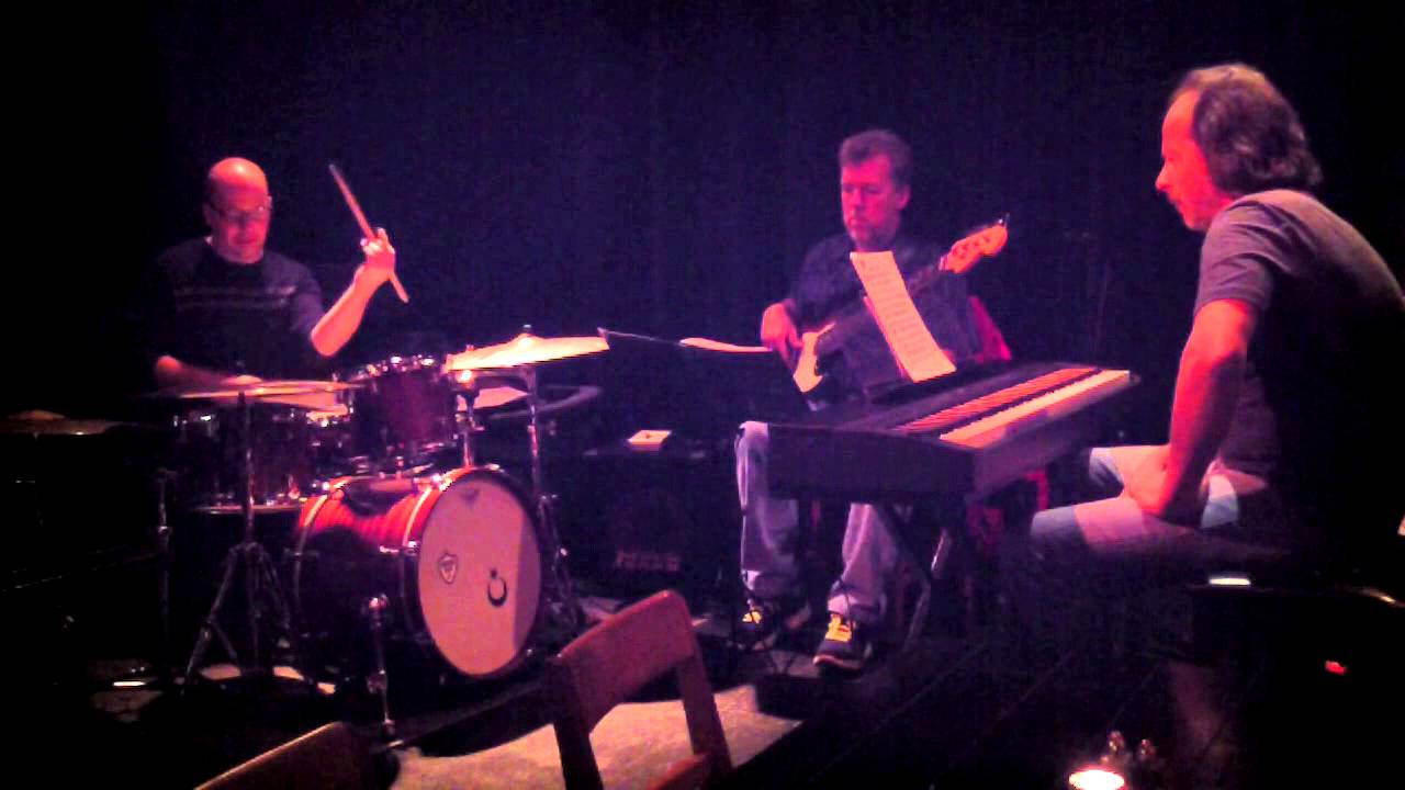 HI FIVE JAZZ TRIO Straight no chaser - YouTube