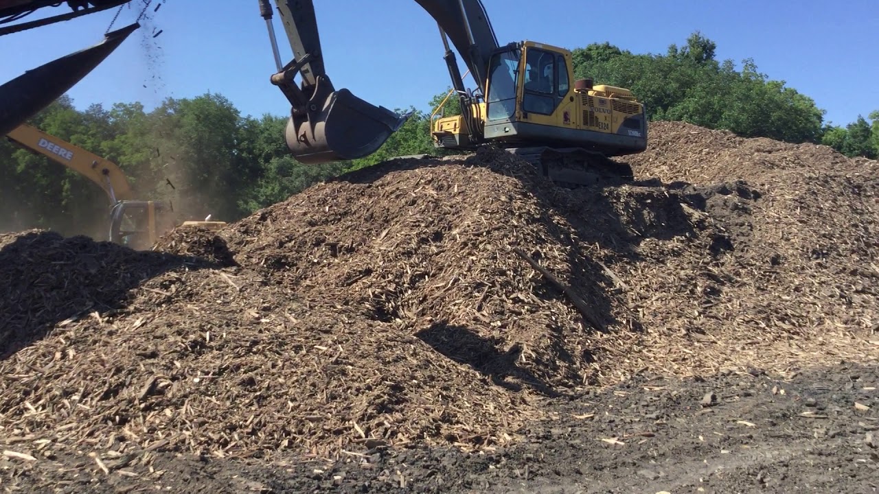 Universal Refiner 1995 PDR 96/450 Tub Grinder - YouTube