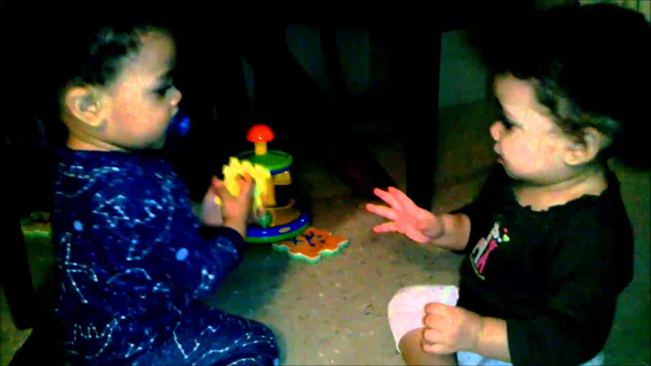 Babies Fight Over Pacifier/ Pelean por un Bobo!! - YouTube